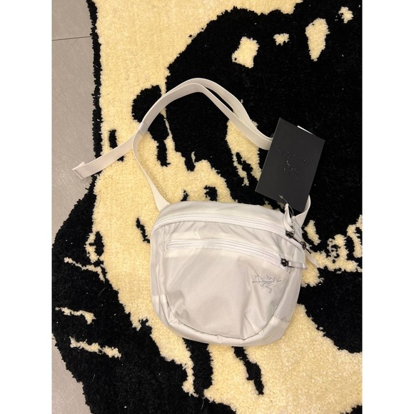 Arc'teryx | Bags | Arcteryx Mantis 2 Side Bag White | Poshmark